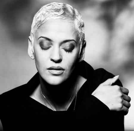 Mariza inicia em fevereiro digressão mundial de 20 anos de carreira ...