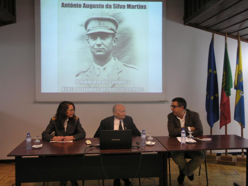 Abrantes: Gentil Martins apresentou livro sobre a vida de António ... Abrantes: Gentil Martins apresentou livro sobre a vida de António ...
